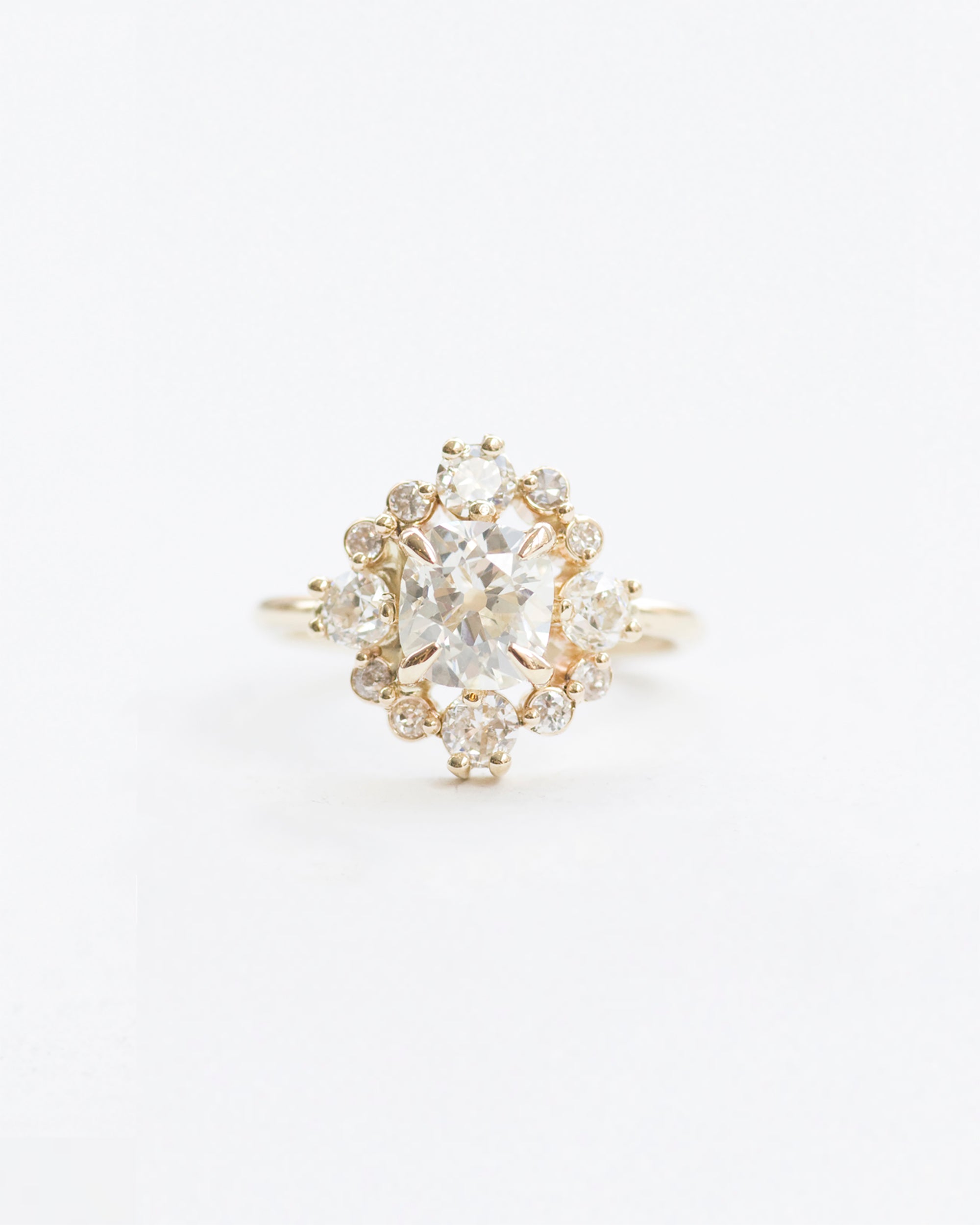 White Diamond with Mini Snowflake Stone Cluster Ring – Mociun