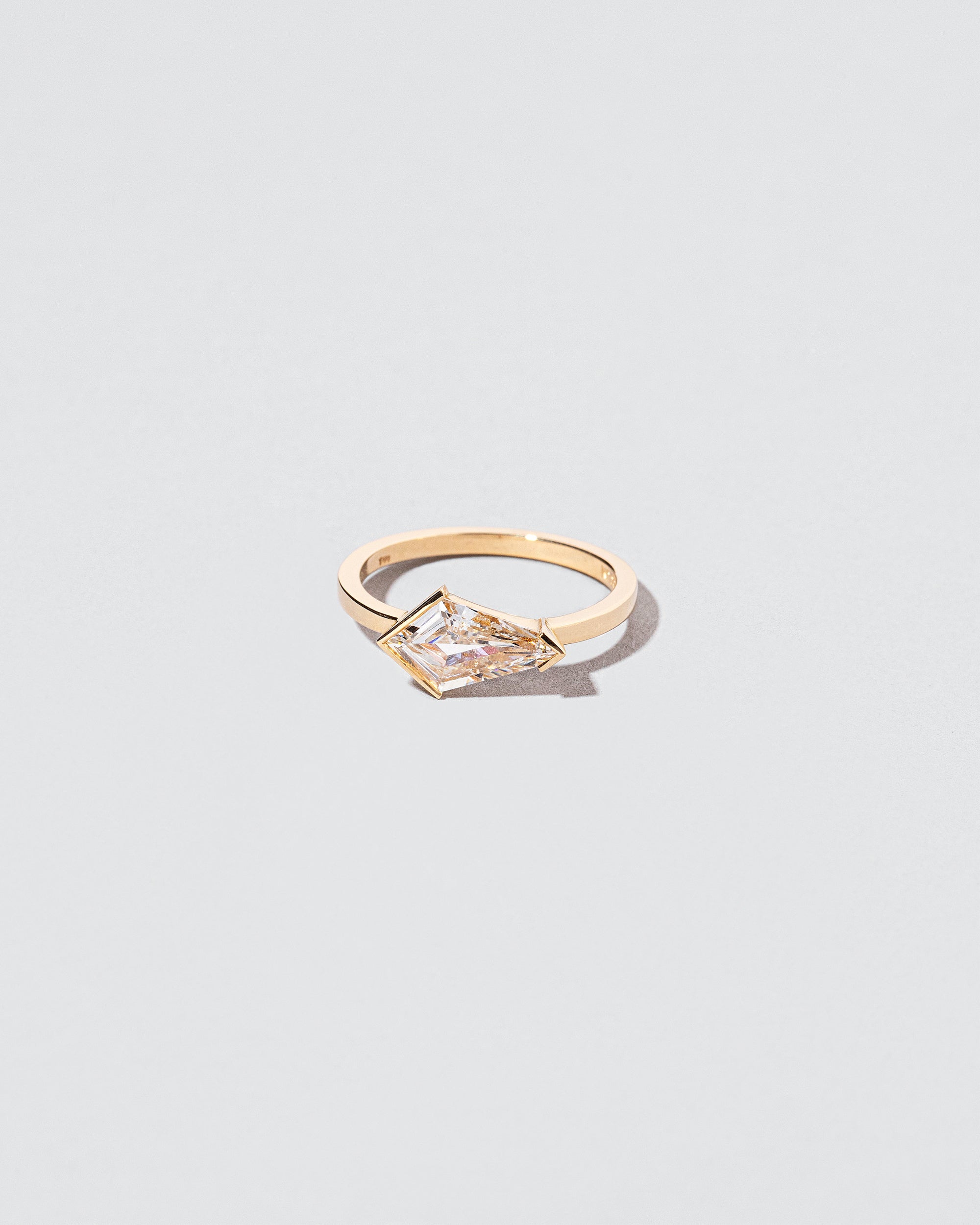 Dione Ring | Mociun