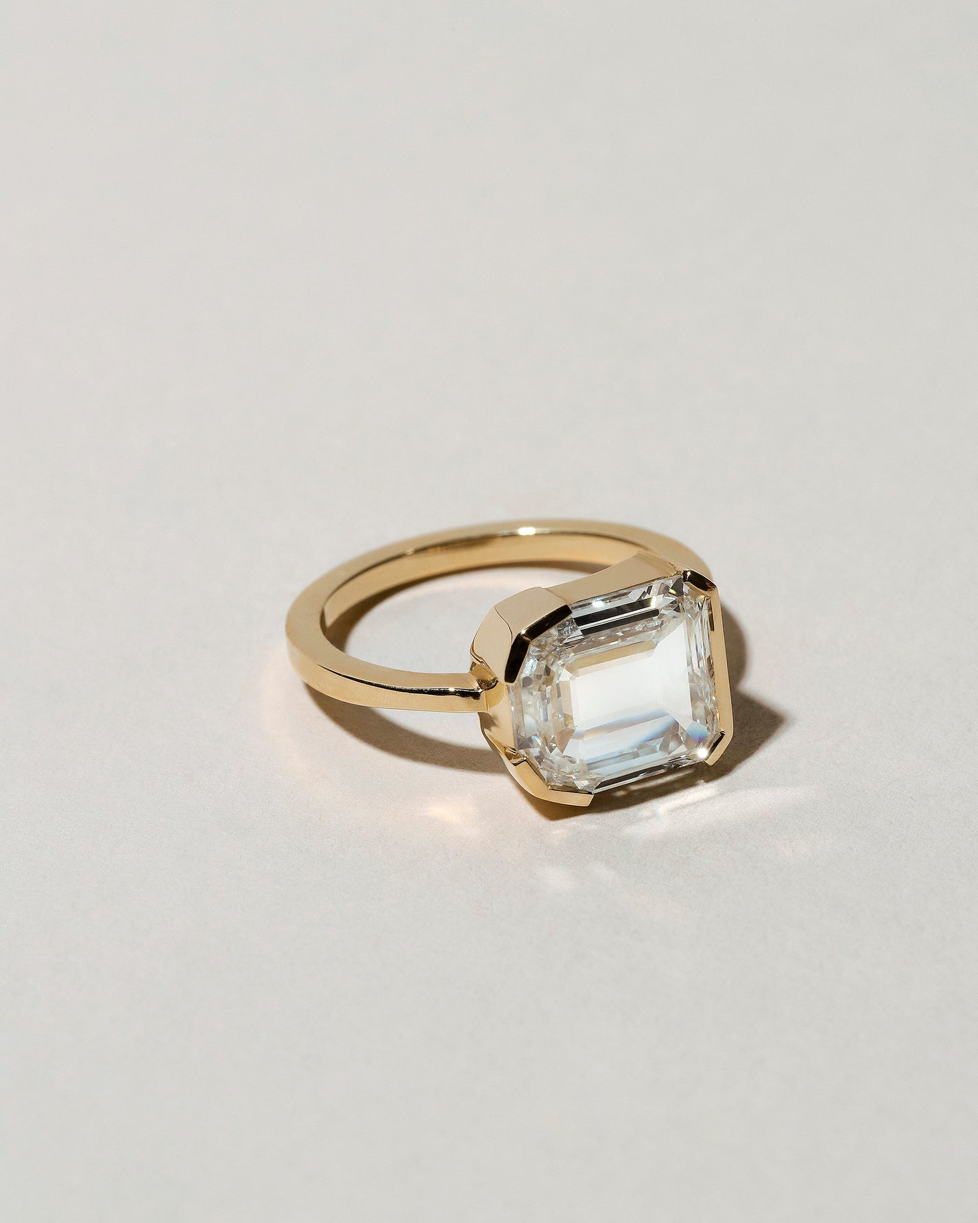 Shield Step Cut Diamond Ring | Mociun