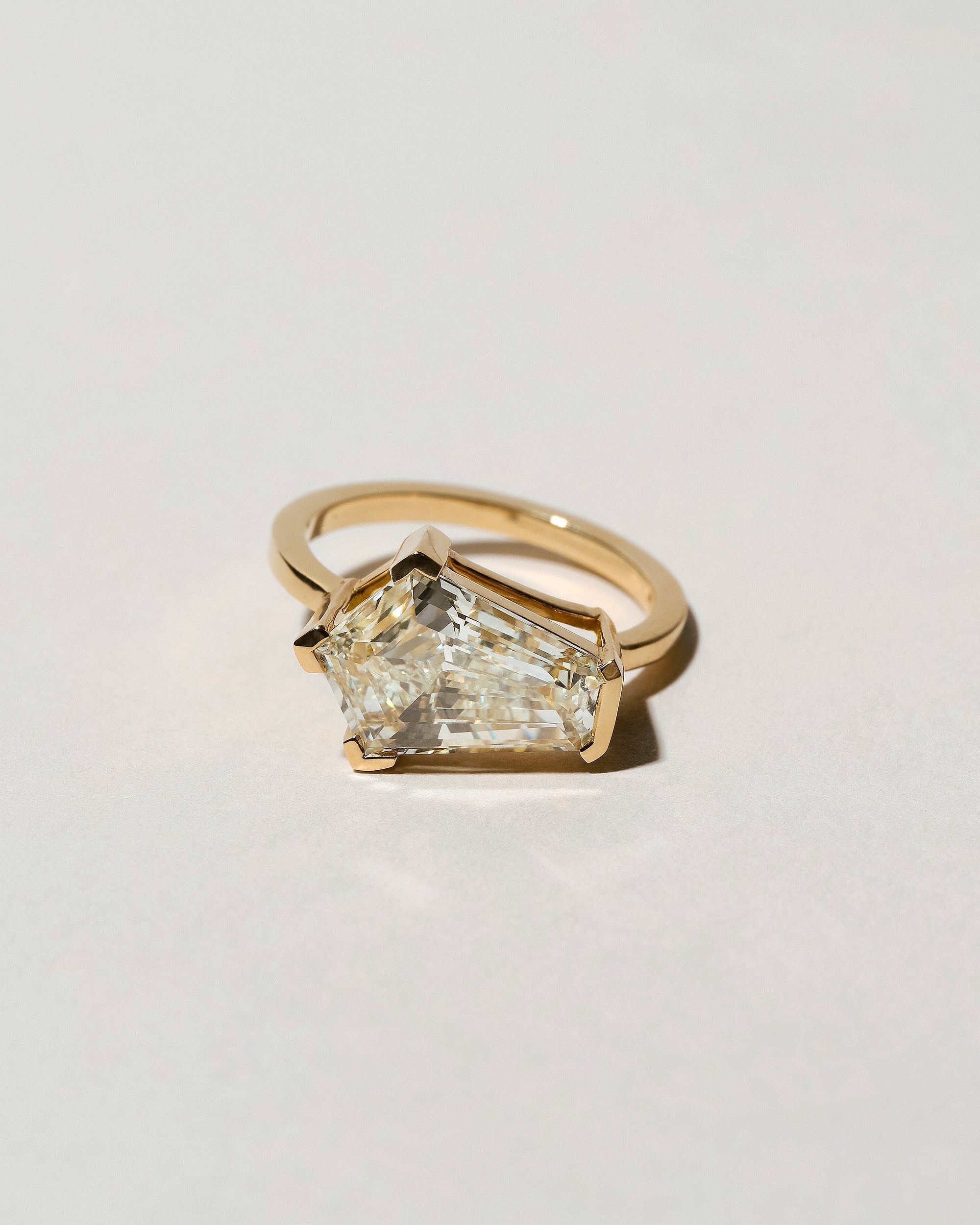 Modified Step Cut Diamond Ring | Mociun